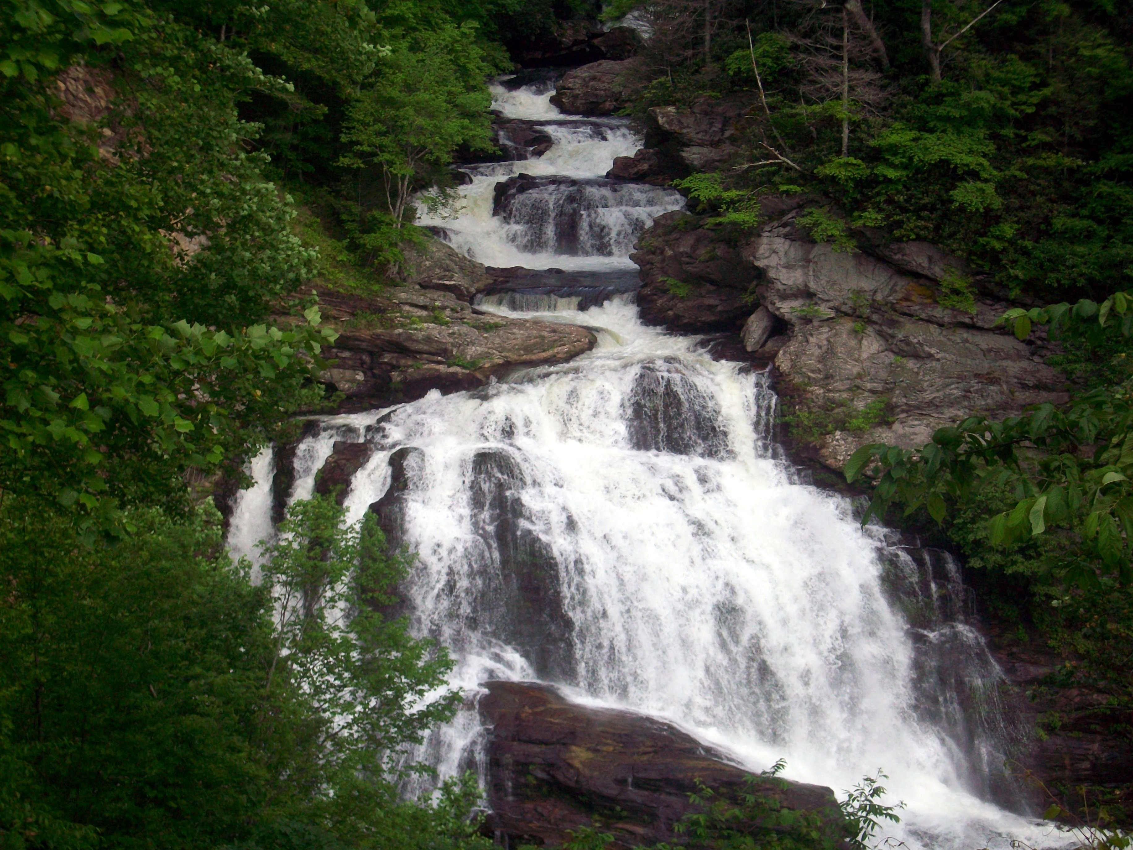 Cullasaja Falls – Easy Waterfall Hikes